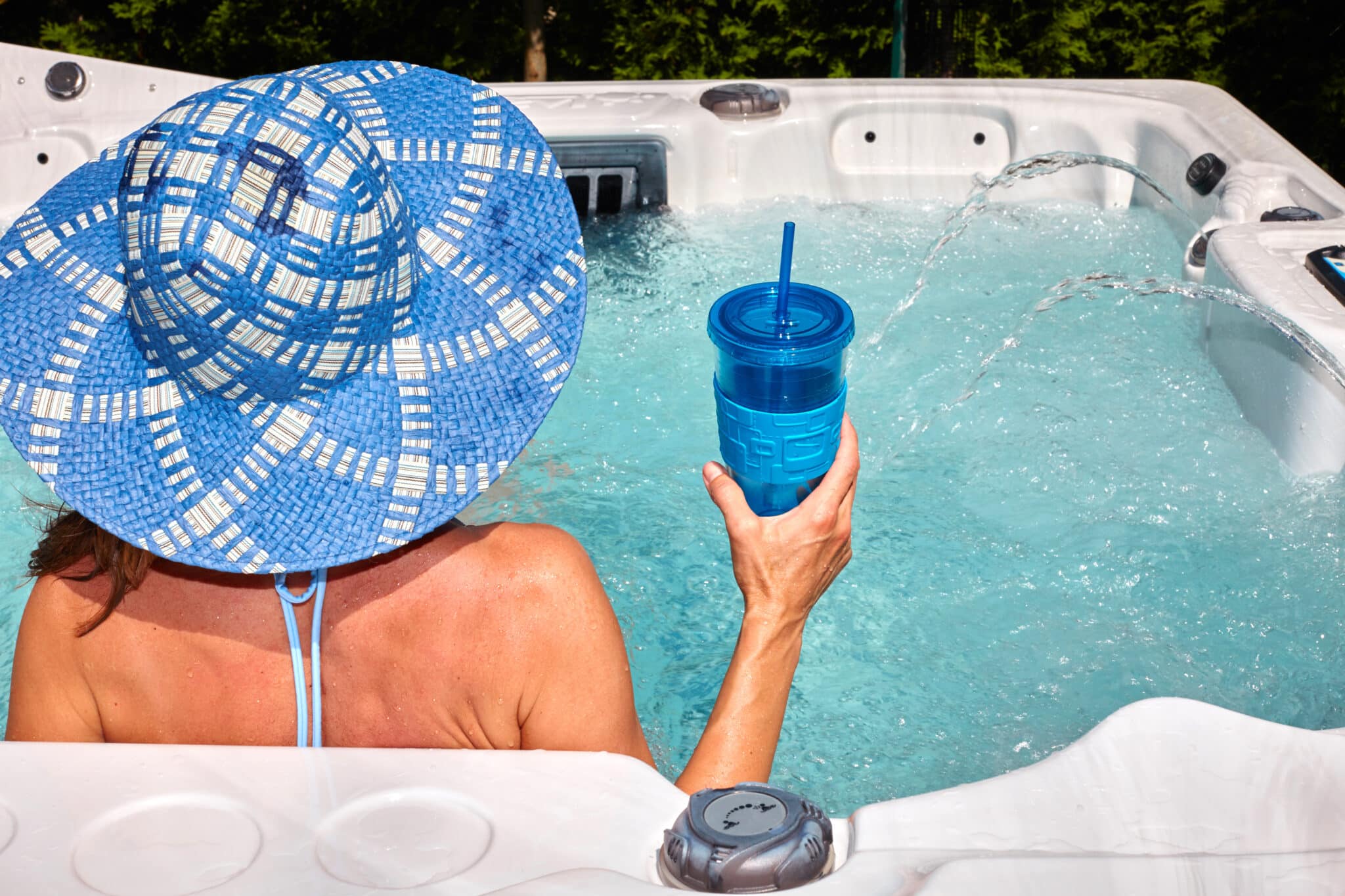 The Best Glass Alternative Drink Containers for Hot Tubs
